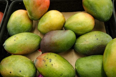 A Guide For How To Ripen Mangoes | Lawn.com.au